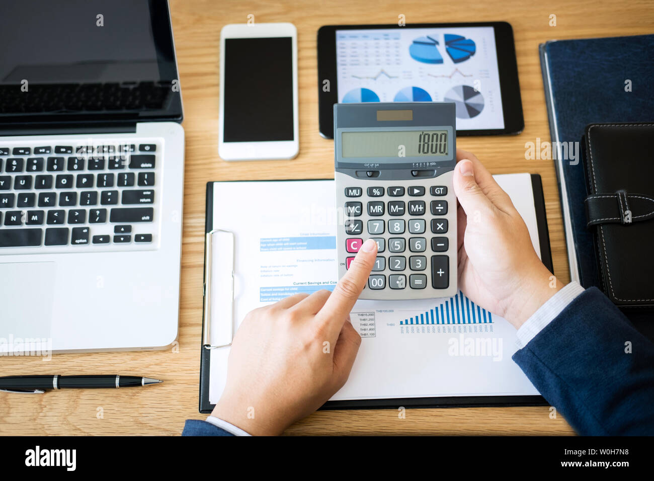 Digital banking statistics hi-res stock photography and images - Alamy