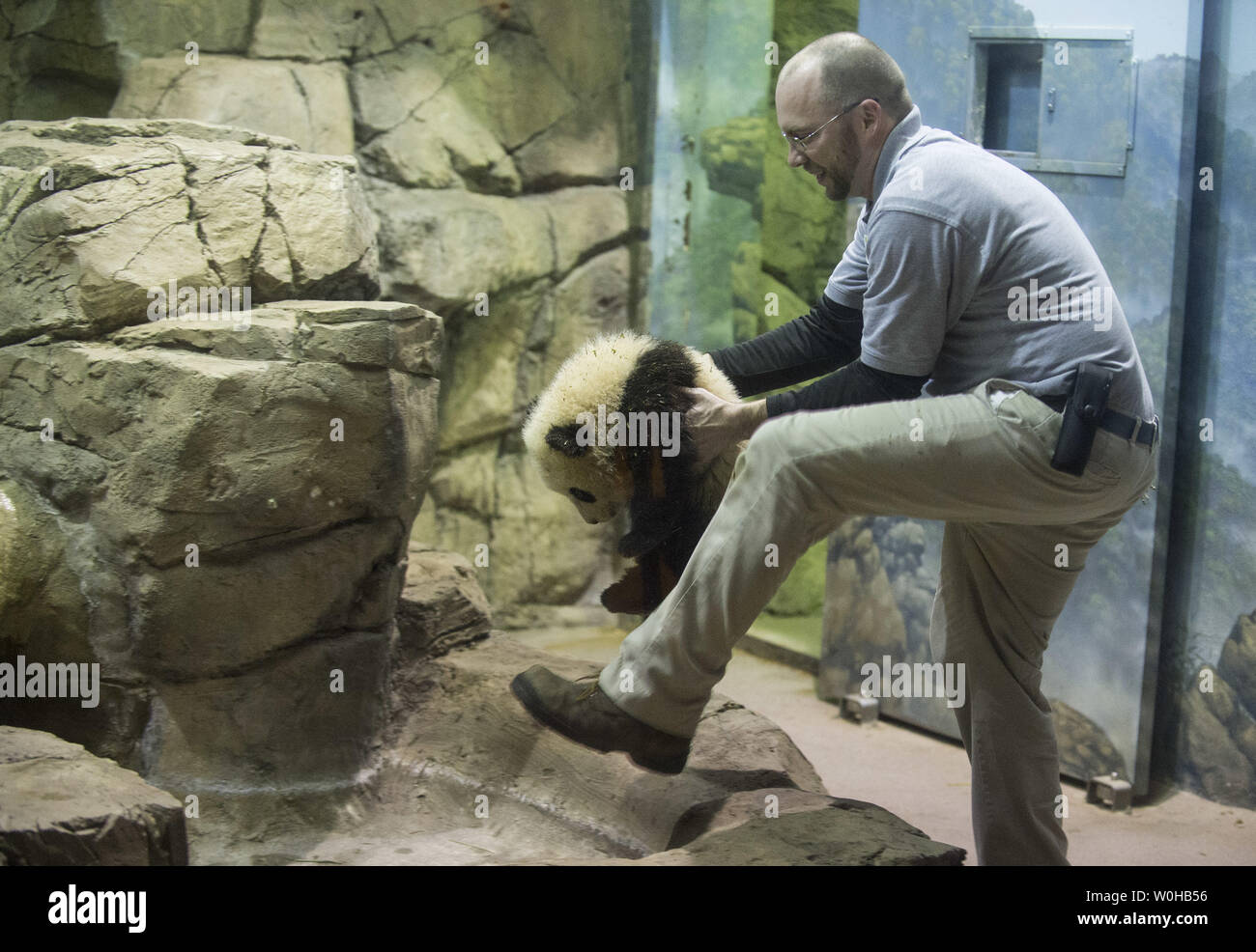 Marty dearie zoo keeper hi-res stock photography and images - Alamy