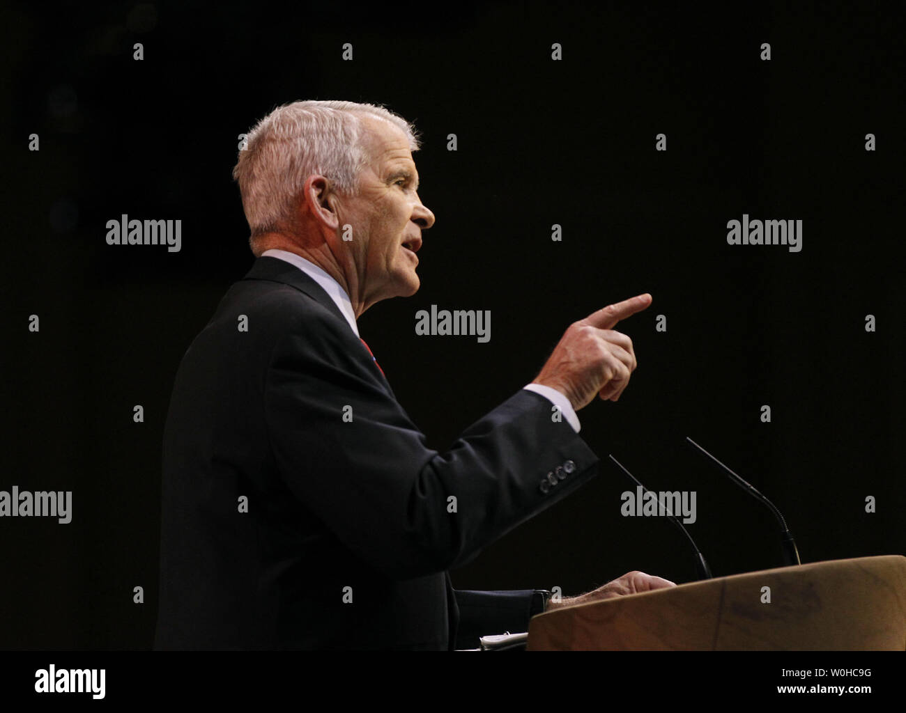Lieutenant colonel oliver north hi-res stock photography and images - Alamy