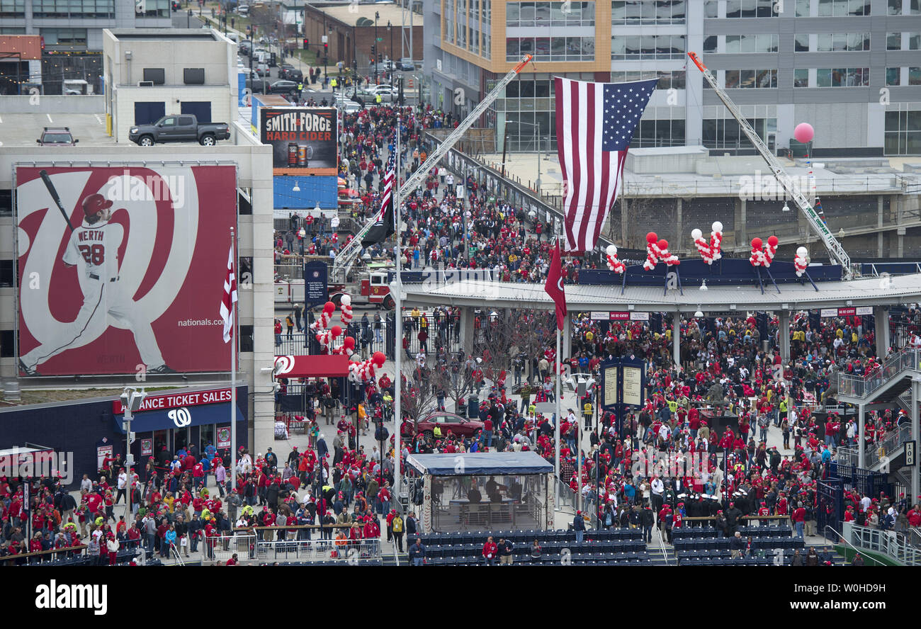 Baseball fans arrive for the Washington Nationals opening day game ...