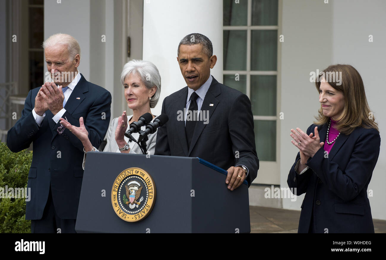 President Barack Obama praises outgoing Health and Human Services ...