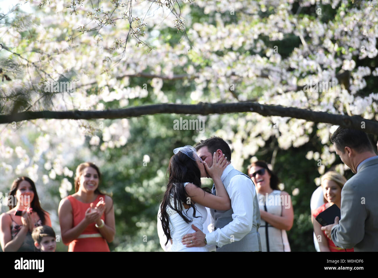 Newly weds Nicole Strohl and Todd Pozinsky kiss after their marriage ...