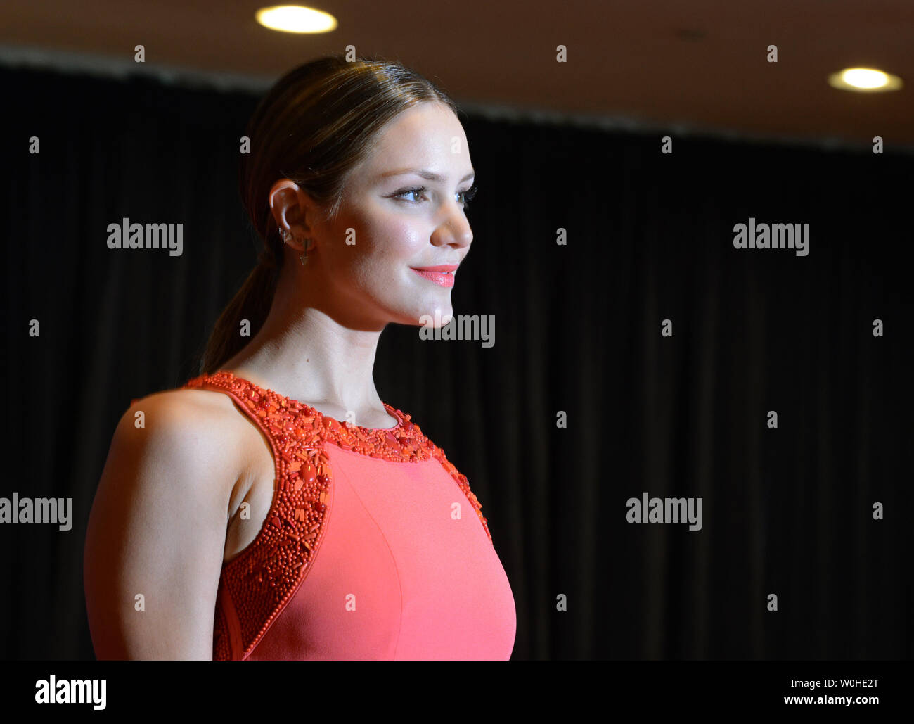 Katharine McPhee arrives on the red carpet at the White House ...