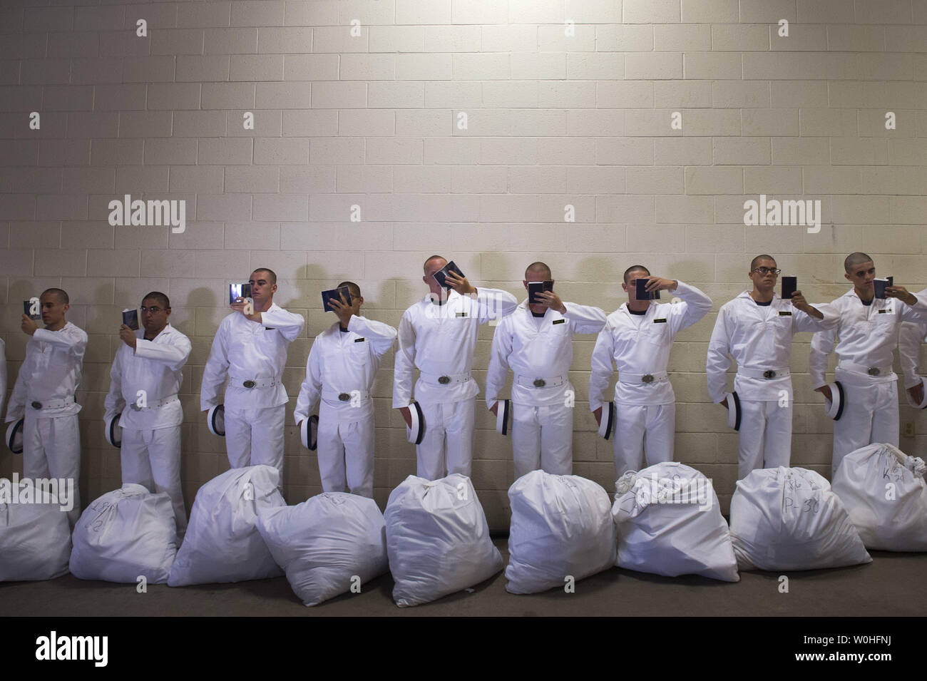 Reef points hi-res stock photography and images - Alamy