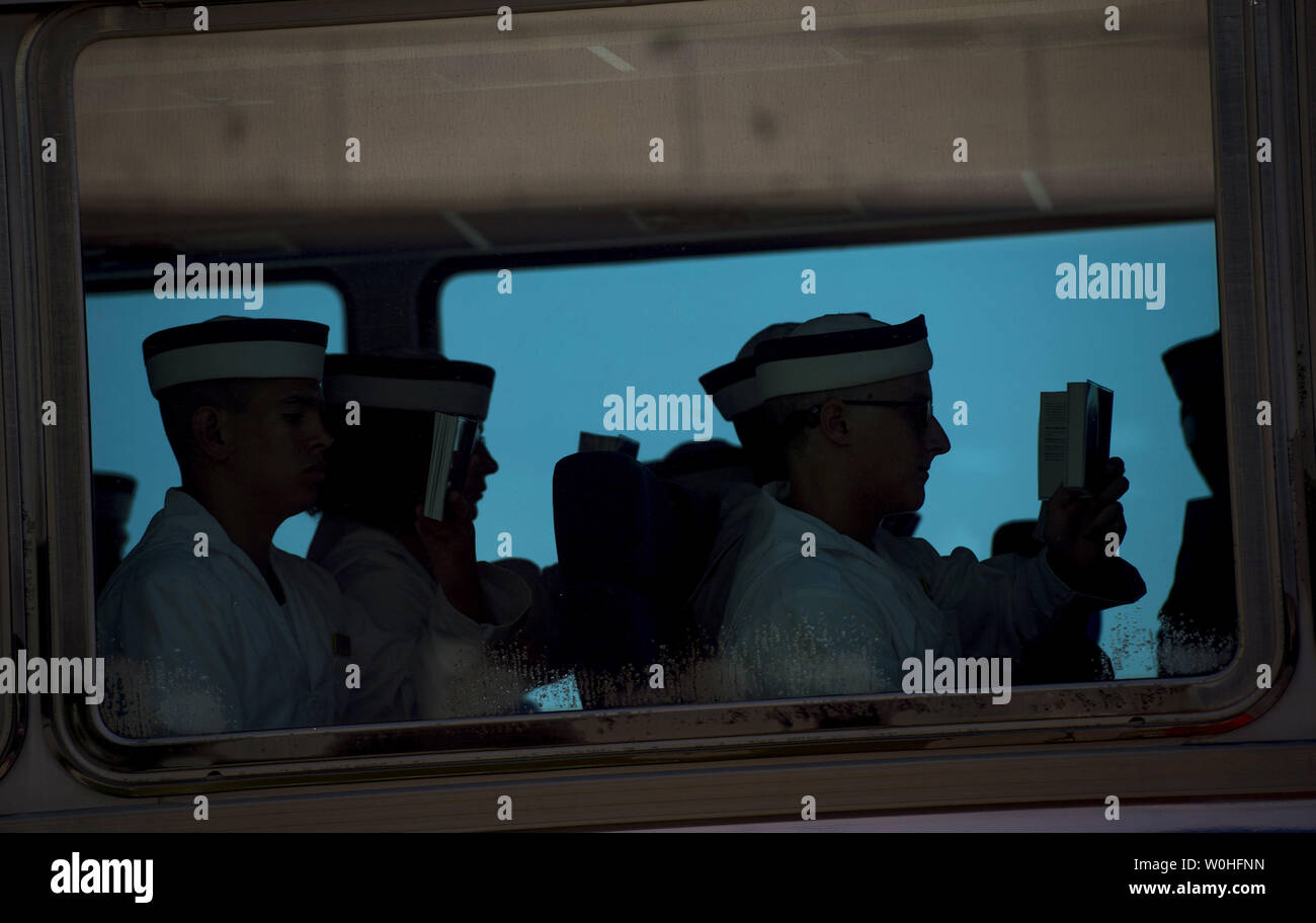 Reef points hi-res stock photography and images - Alamy