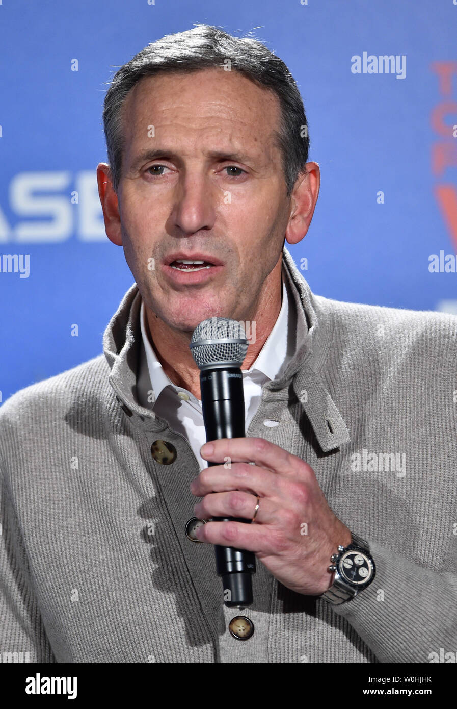 Howard d schultz hi-res stock photography and images - Alamy