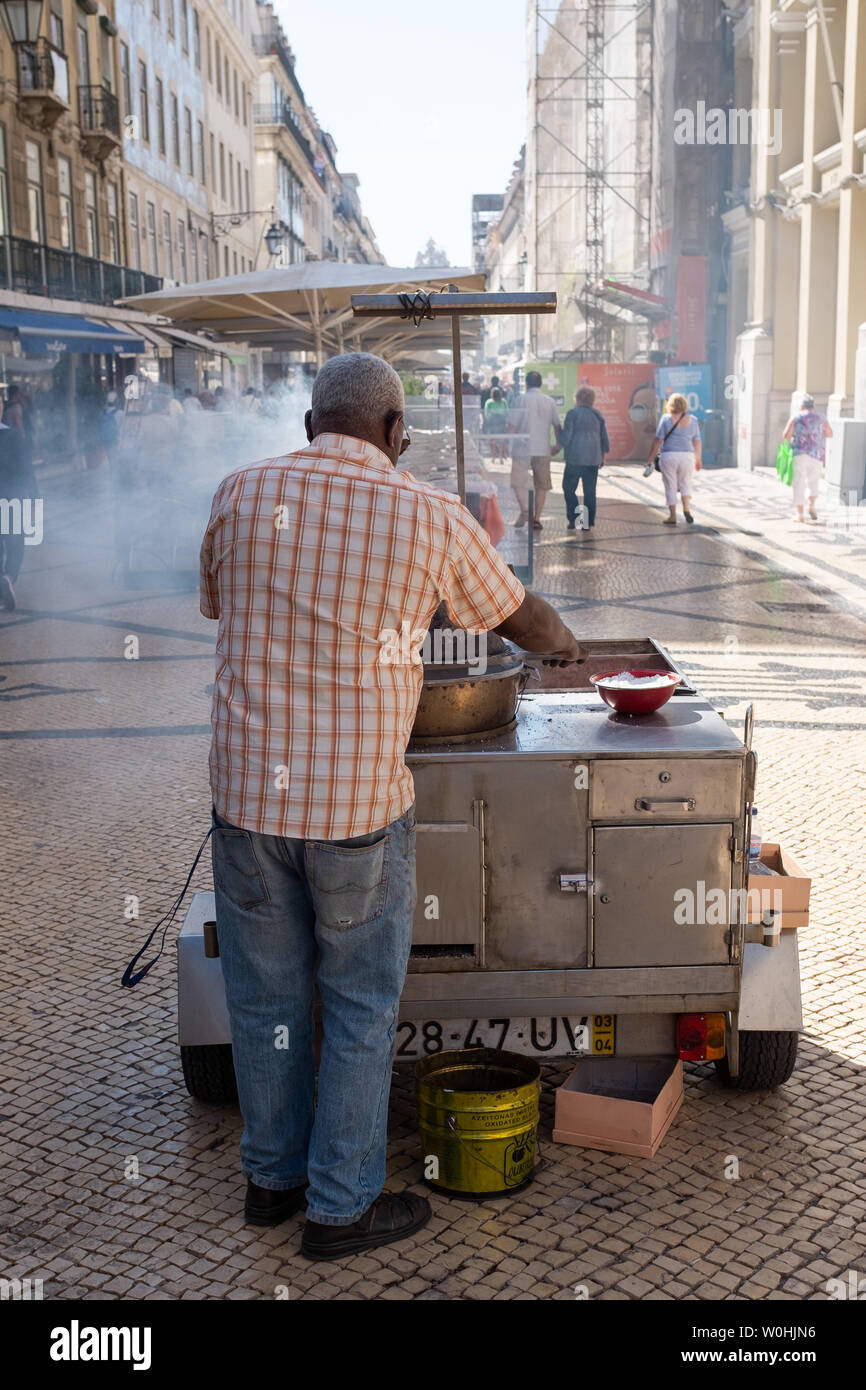 Chestnut vendor hi-res stock photography and images - Alamy