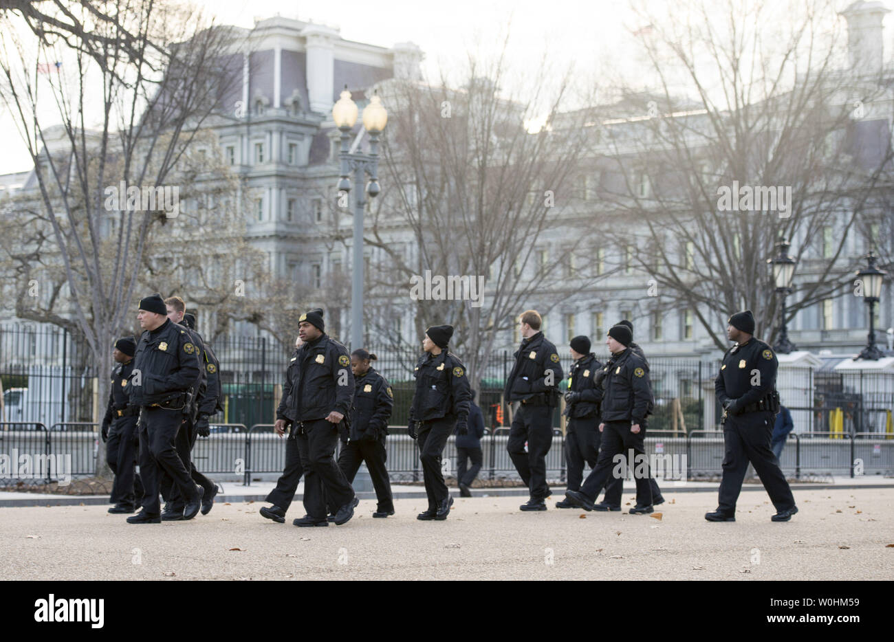 Secret Service Uniformed Division High Resolution Stock Photography and ...
