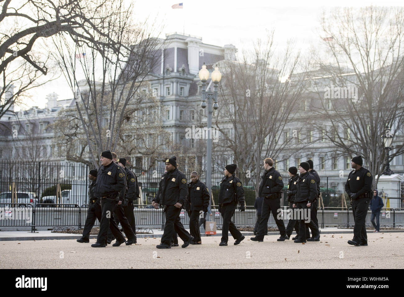 Secret Service Uniformed Division High Resolution Stock Photography and ...