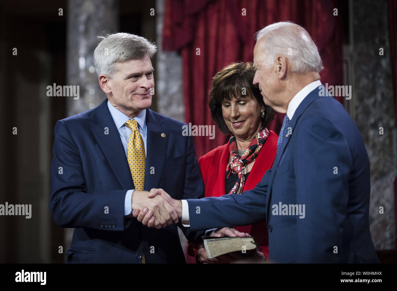 Vice President Joe Biden (right) administers the Senate oath to Senator ...