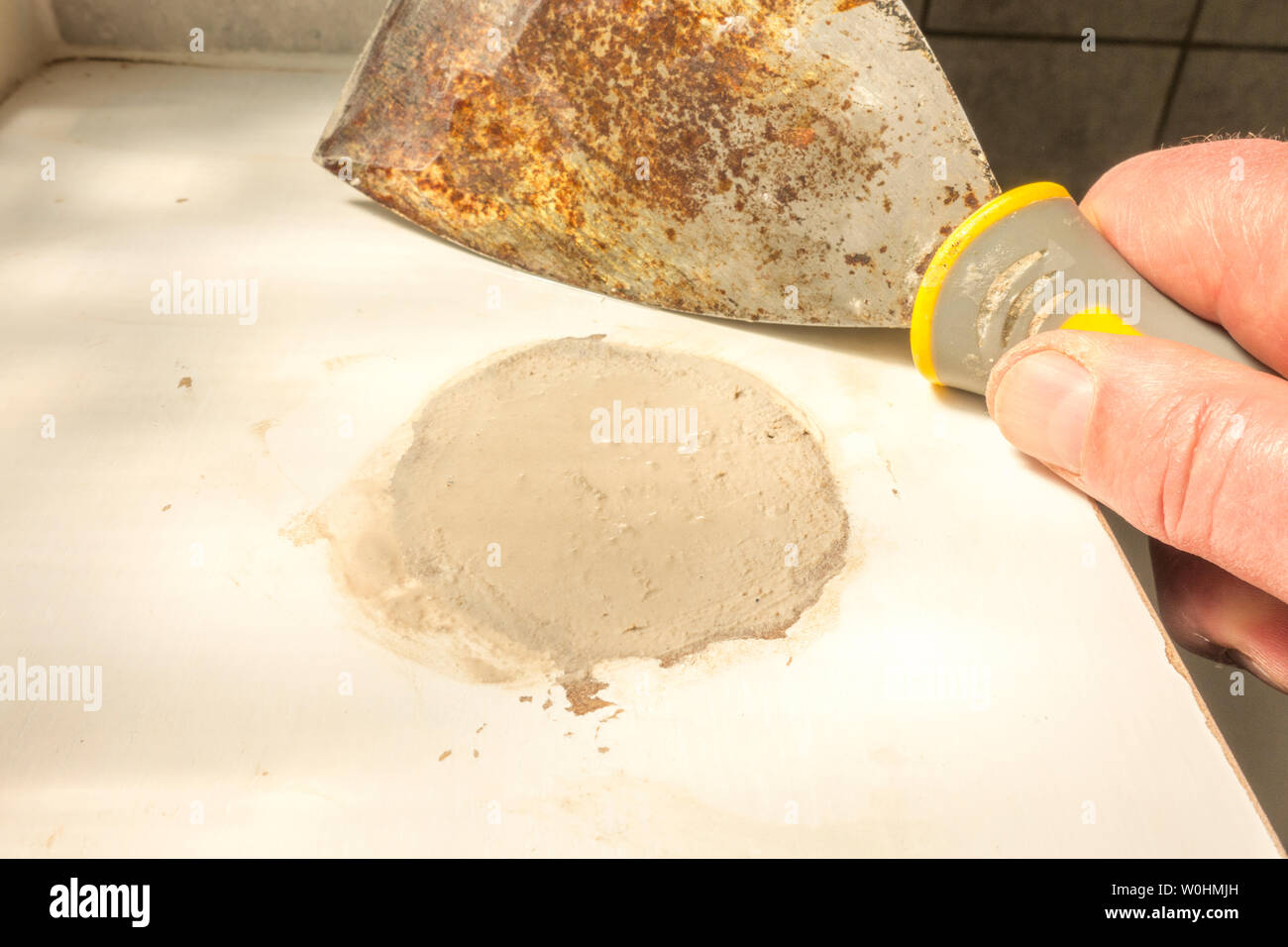 Filling knife hi-res stock photography and images - Alamy