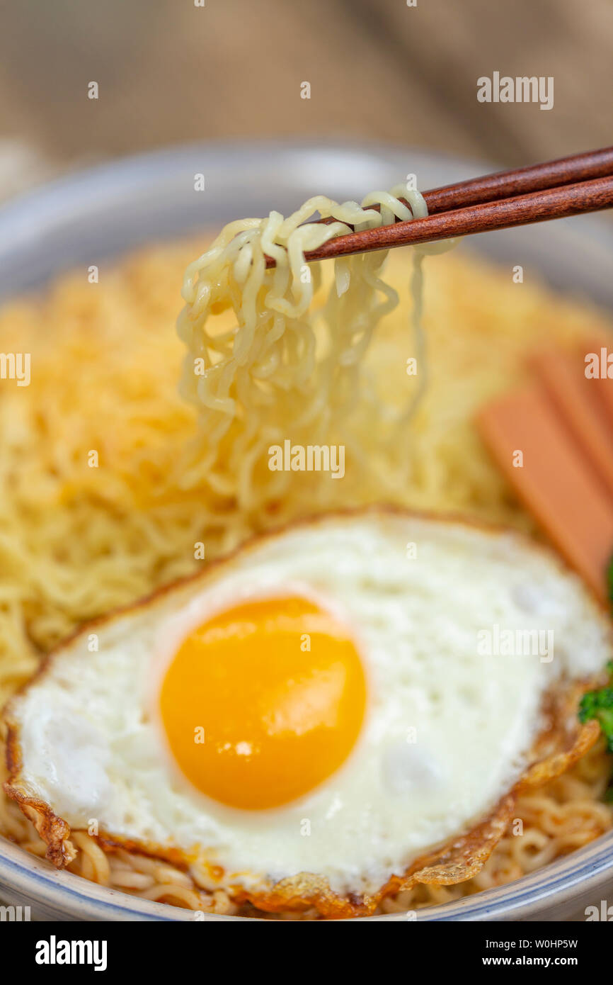 Bucket noodles hi-res stock photography and images - Alamy