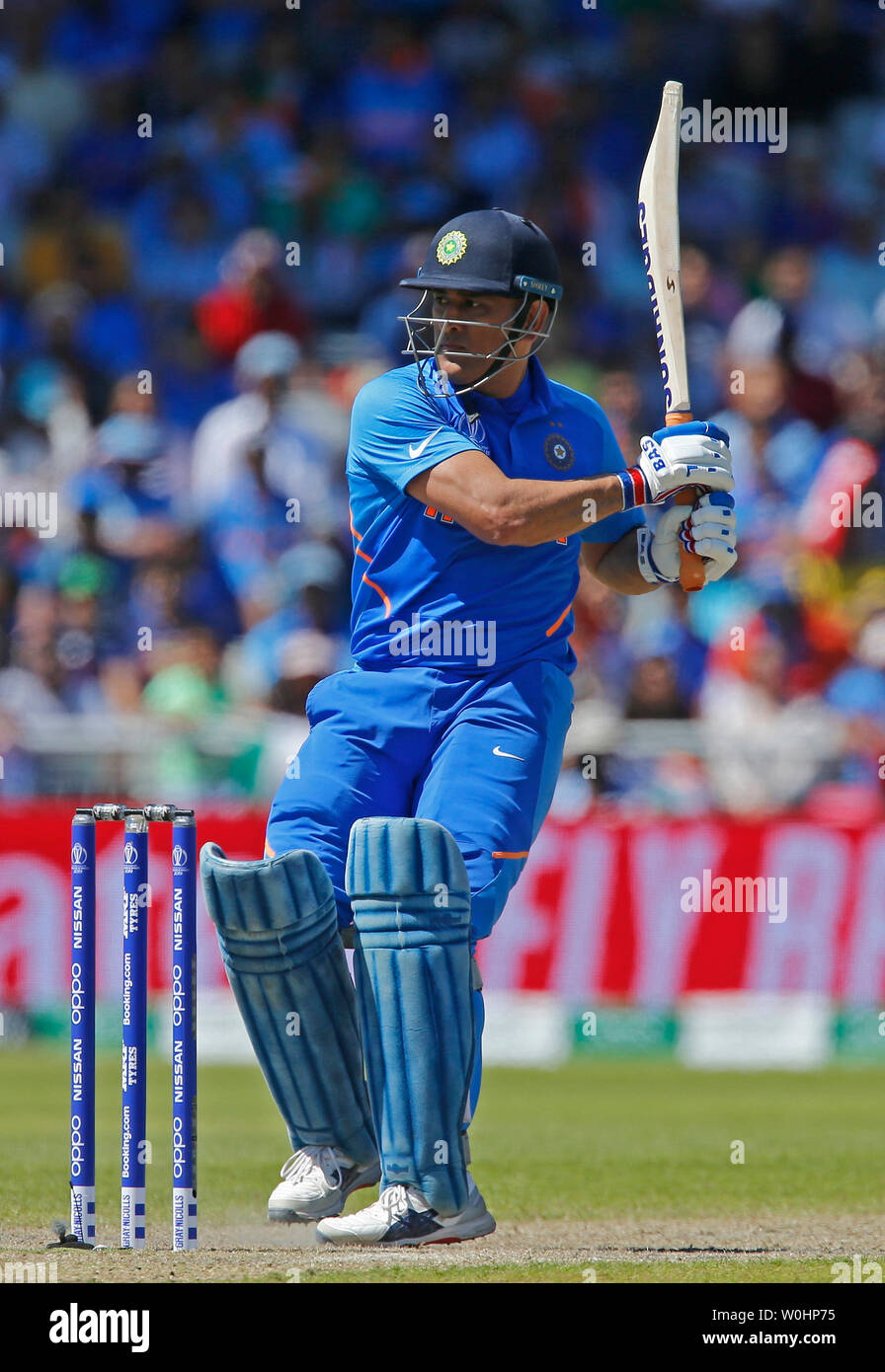 Ms dhoni 2019 world cup hi-res stock photography and images - Alamy