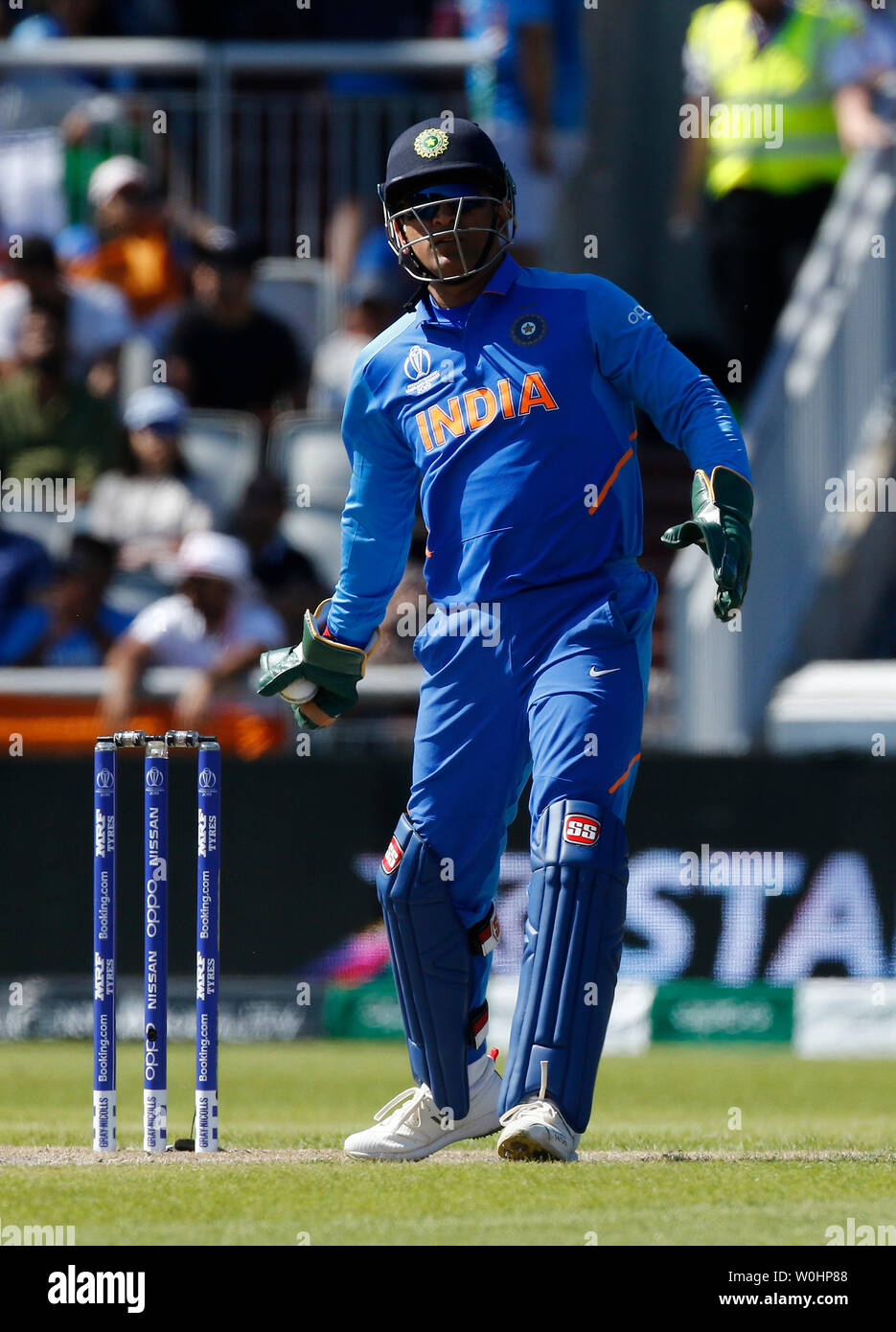 Ms dhoni 2019 world cup hi-res stock photography and images - Alamy