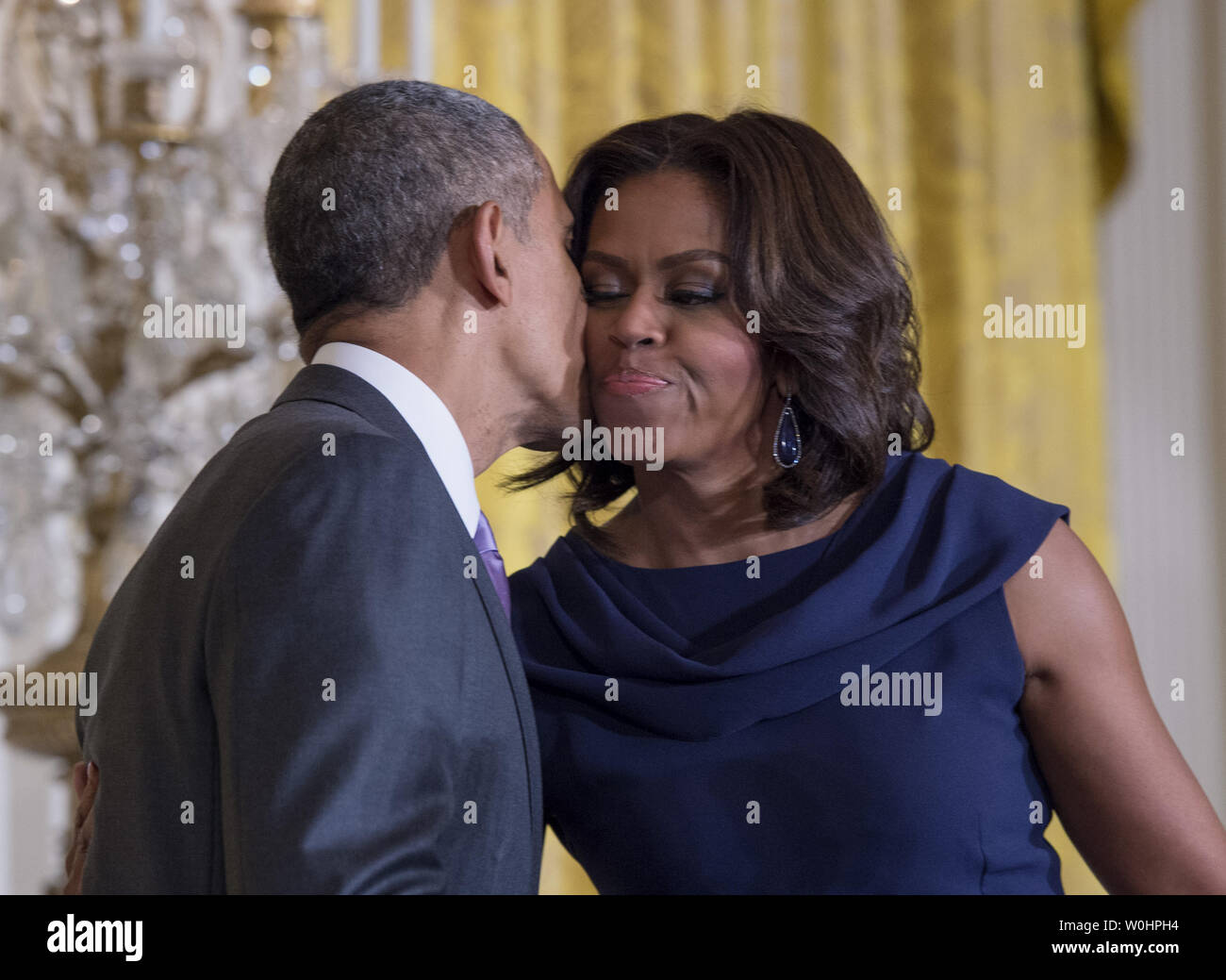 Michelle Obama And Barack Obama Kissing