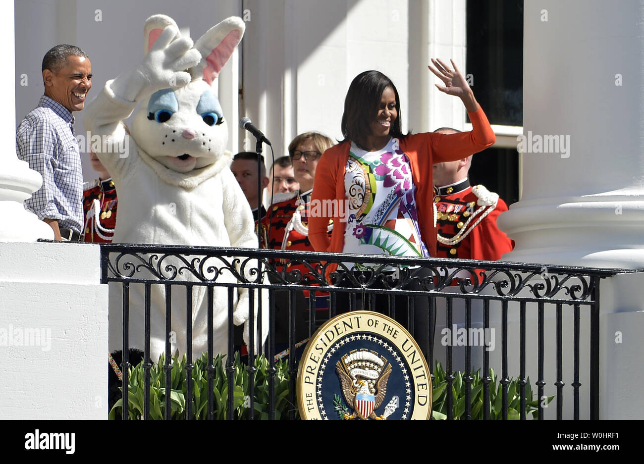 U.S. President Barack Obama (L), First Lady Michelle Obama (R) and the ...