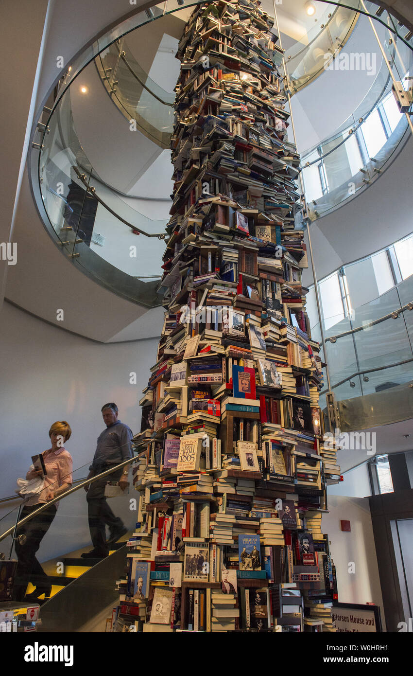 Lincoln book tower hi-res stock photography and images - Alamy