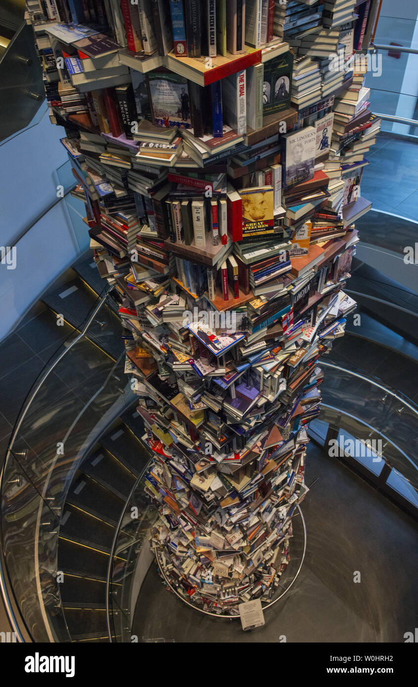 The Lincoln Book Tower, a 34-foot tower of 250 books about Abraham ...