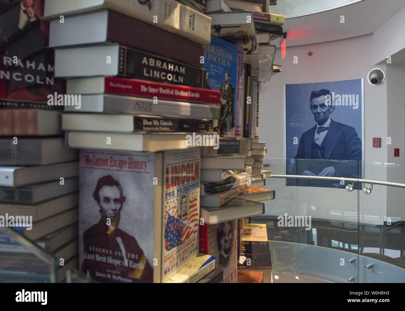 34 foot tower hi-res stock photography and images - Alamy