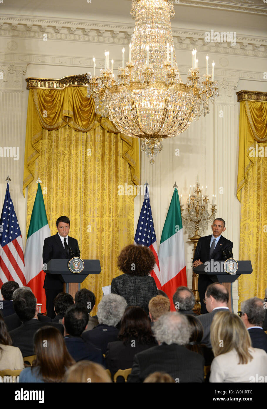 Italian reporters hi-res stock photography and images - Alamy
