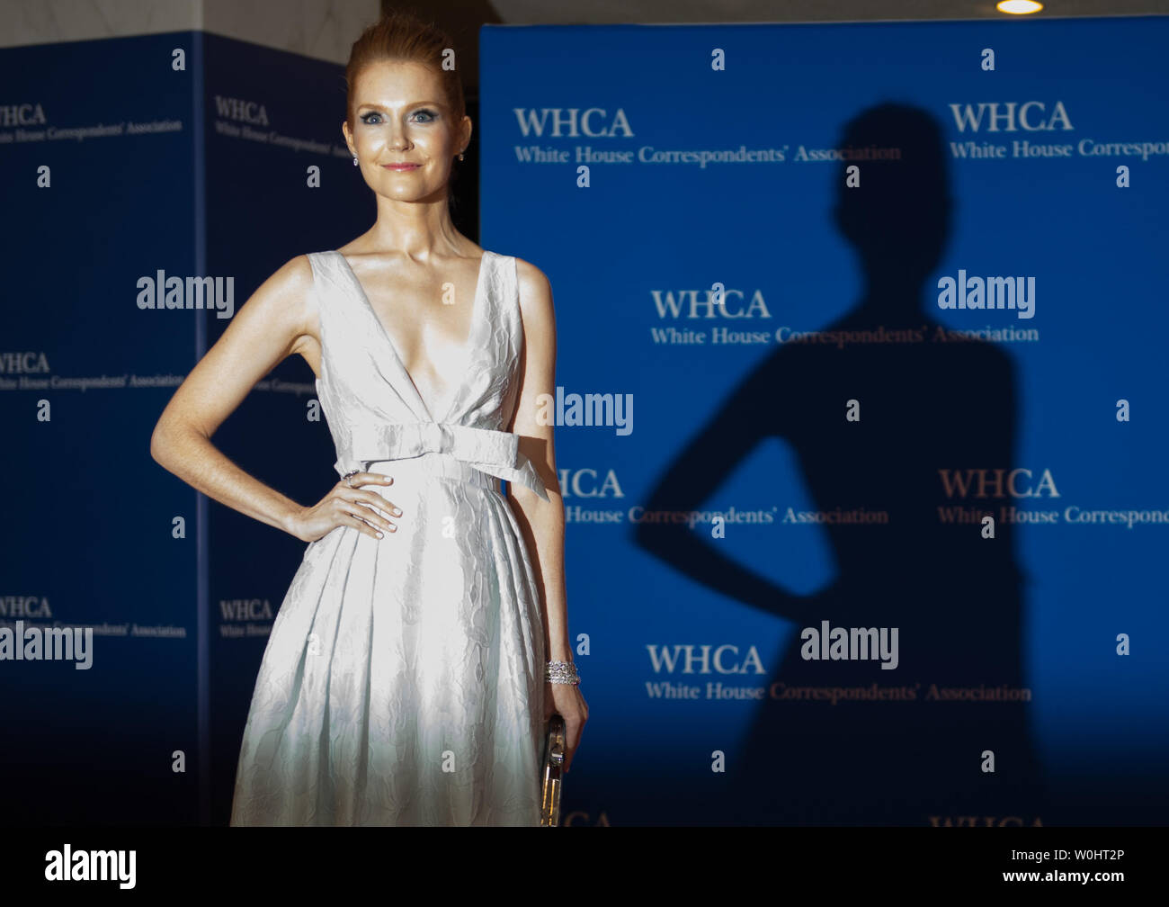 Darby Stanchfield poses on the red carpet at the the annual White House ...