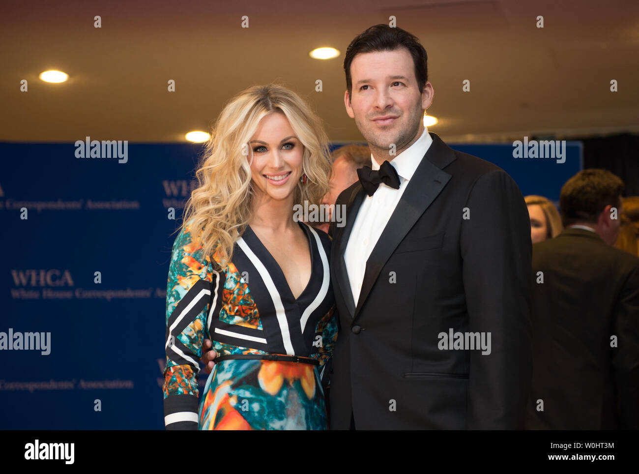 Candice Crawford and NFL player Tony Romo pose on the red carpet at the ...