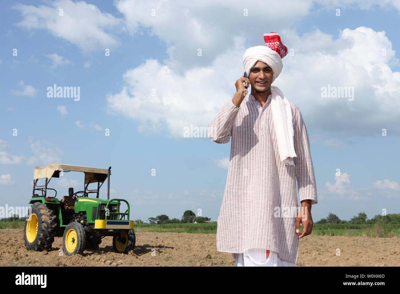 Indian farmer mobile phone hi-res stock photography and images - Alamy