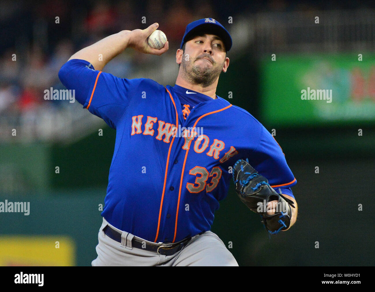 New York Mets starting pitcher Matt Harvey (33) pitches against the ...