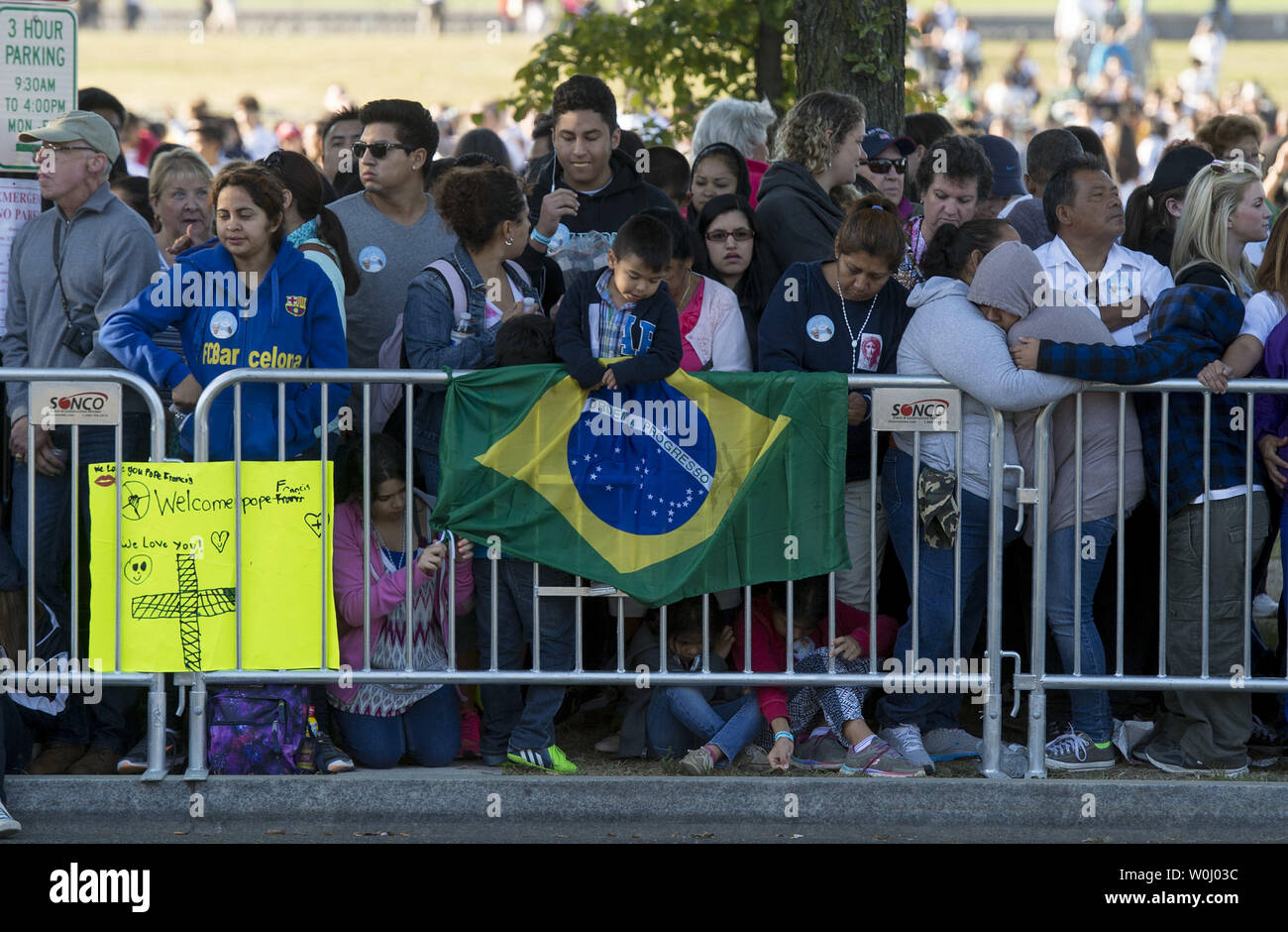 People line the Papal parade route in anticipation of seeing Pope ...