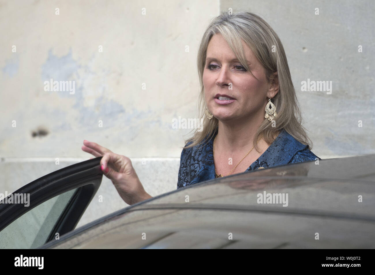 Replace columbus day hi-res stock photography and images - Alamy