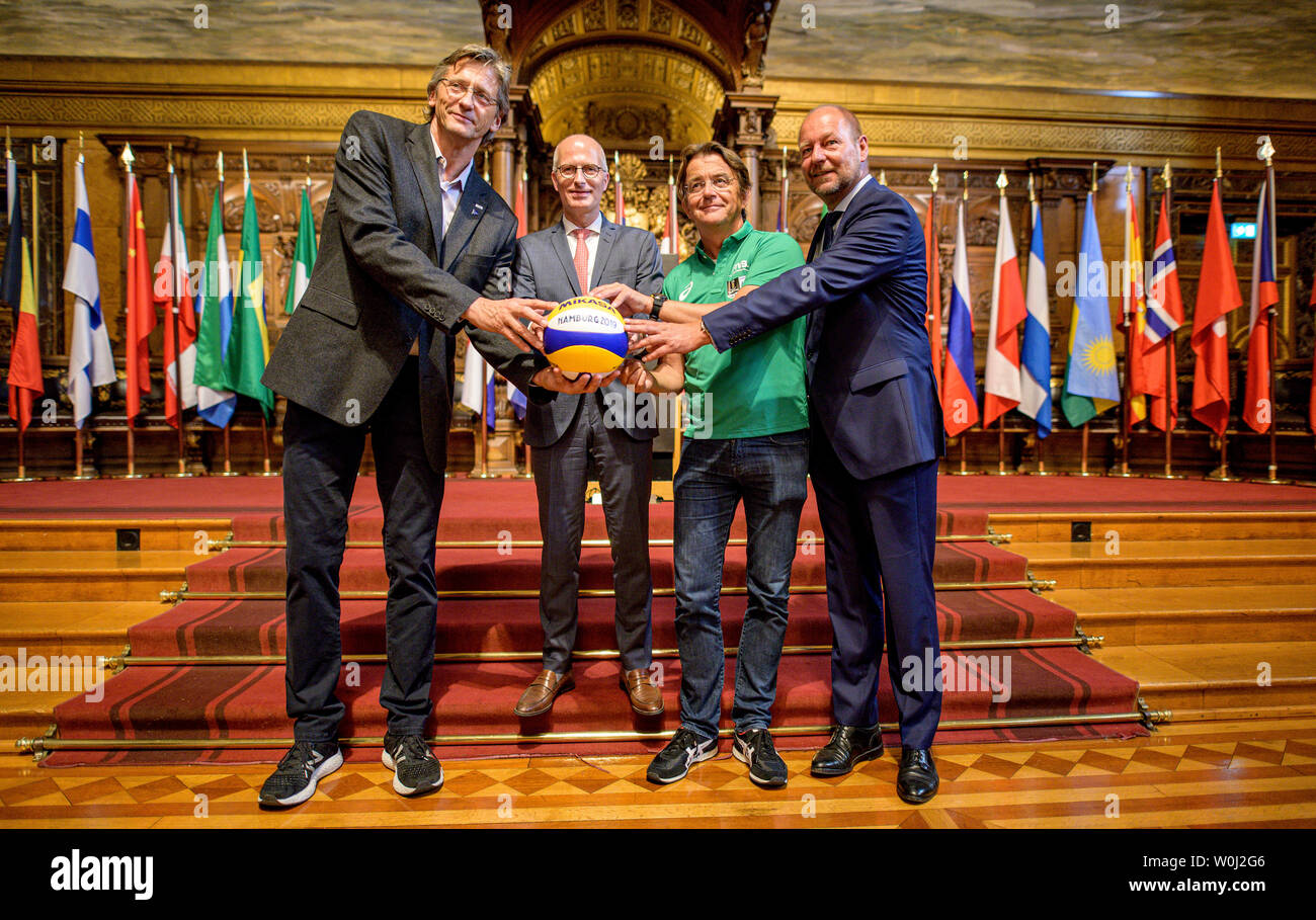 27 June 2019, Hamburg: Rene Hecht (l-r), President of the German ...