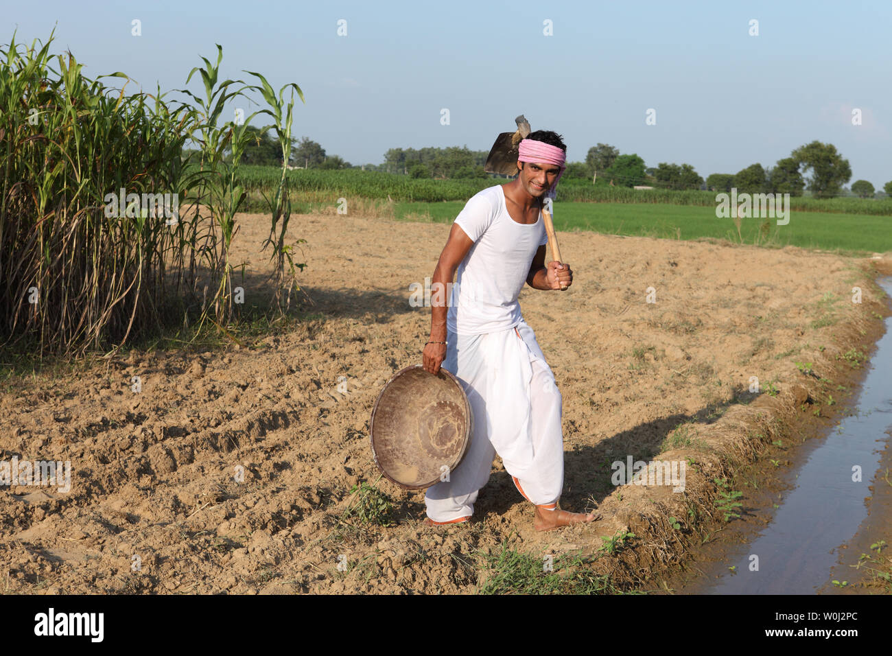 Farmer working in a field Stock Photo - Alamy