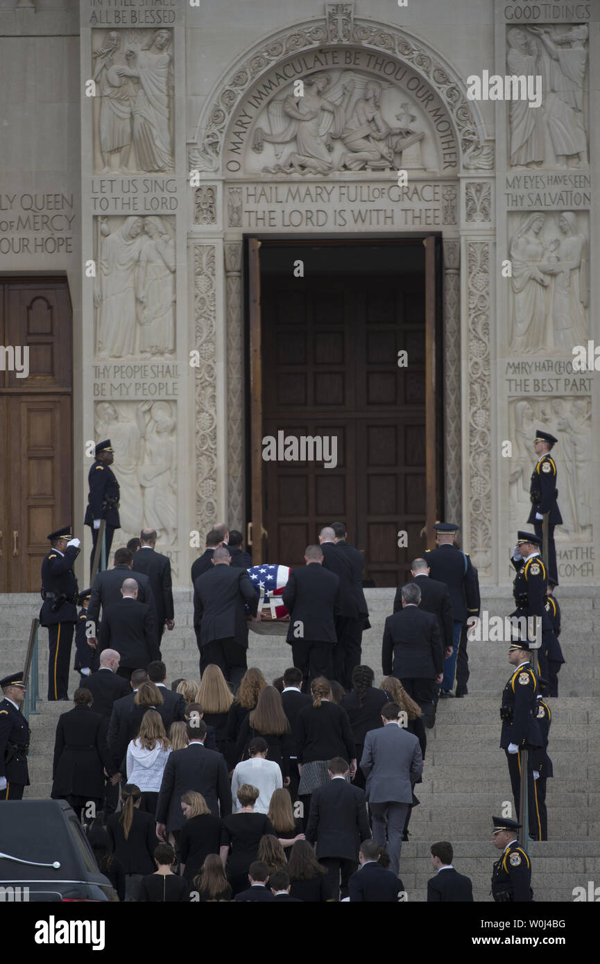 The casket of U.S. Supreme Court Justice Antonin Scalia is carried into ...