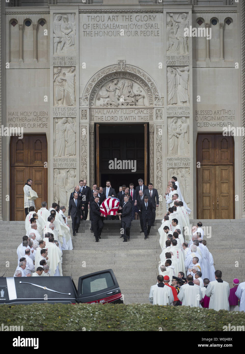 The casket of U.S. Supreme Court Justice Antonin Scalia is carried out ...