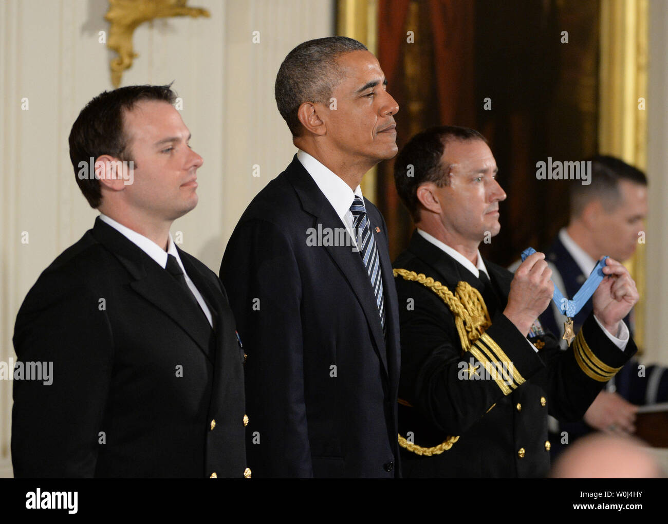 U.S. President Barack Obama awards the Medal of Honor to Navy SEAL ...
