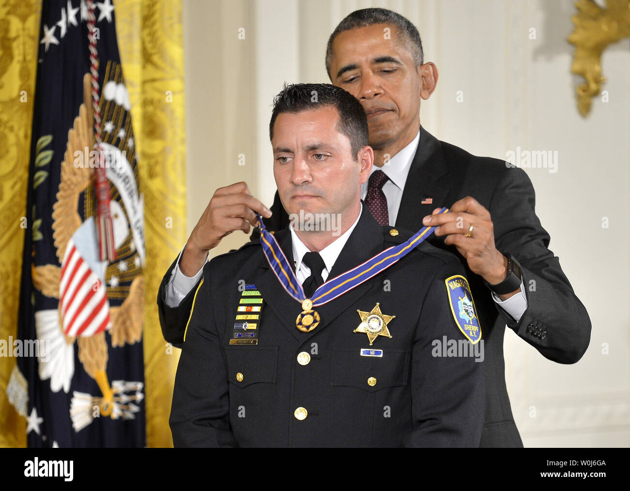 Sherriffs deputy joey tortorella hi-res stock photography and images ...