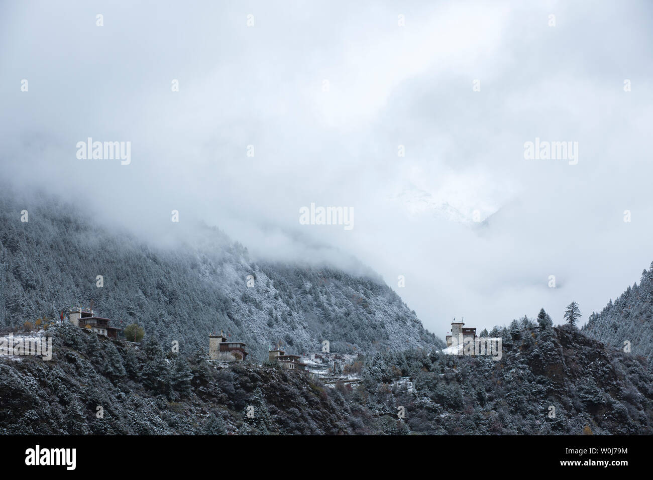 Sichuan tourism kangding tourism hi-res stock photography and images ...