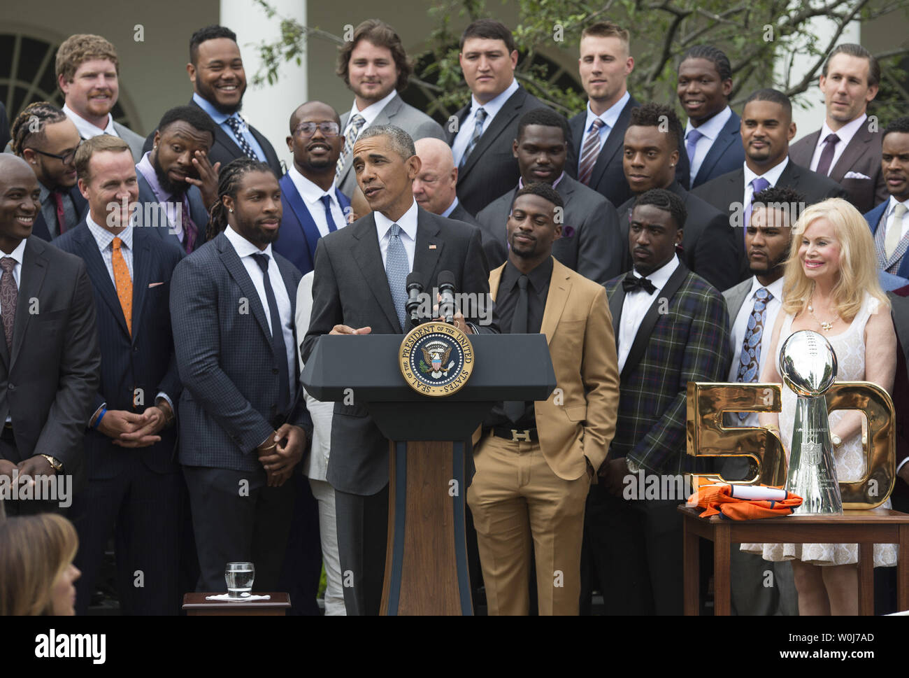 President Barack Obama delivers remarks as he welcome the Super Bowl ...