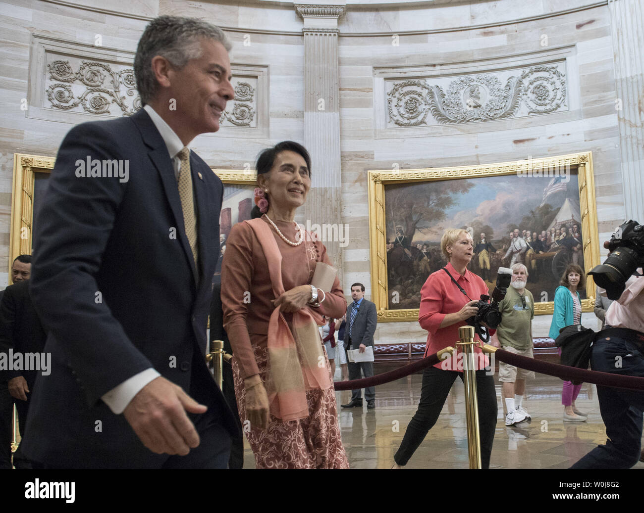 State Counsellor of Myanmar Aung San Suu Kyi (R) walks with Senate ...