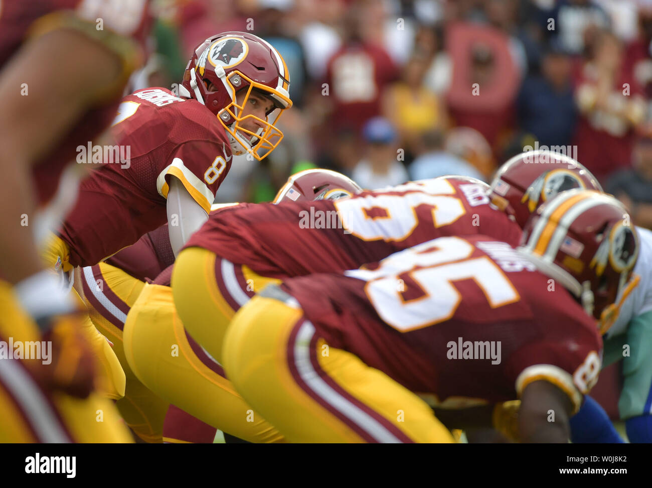 Washington Redskins quarterback Kirk Cousins prepares to hike the ball ...