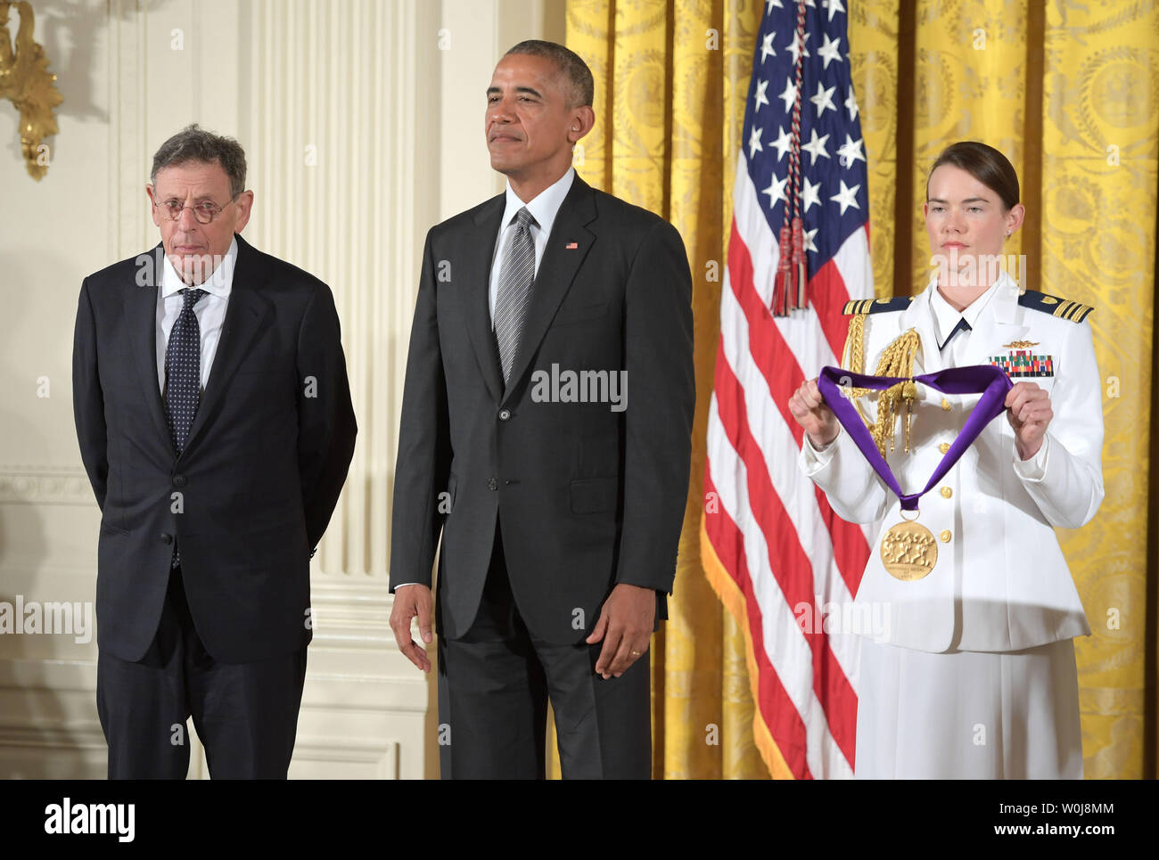 President Barack Obama awards the National Medal of Arts to musician ...