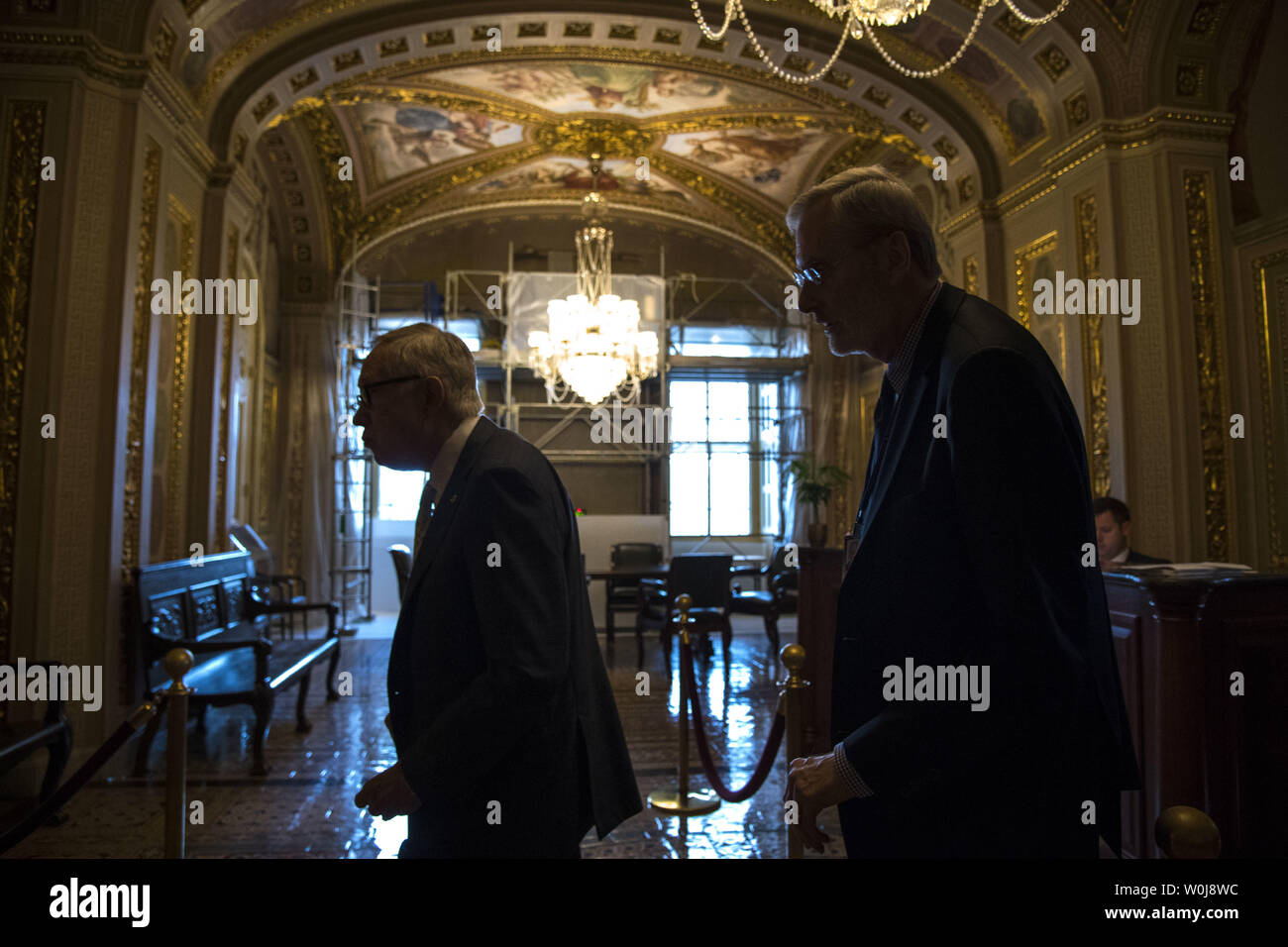 Override veto hi-res stock photography and images - Alamy