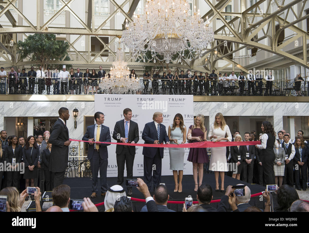 Donald and melania trump ribbon hi-res stock photography and images - Alamy