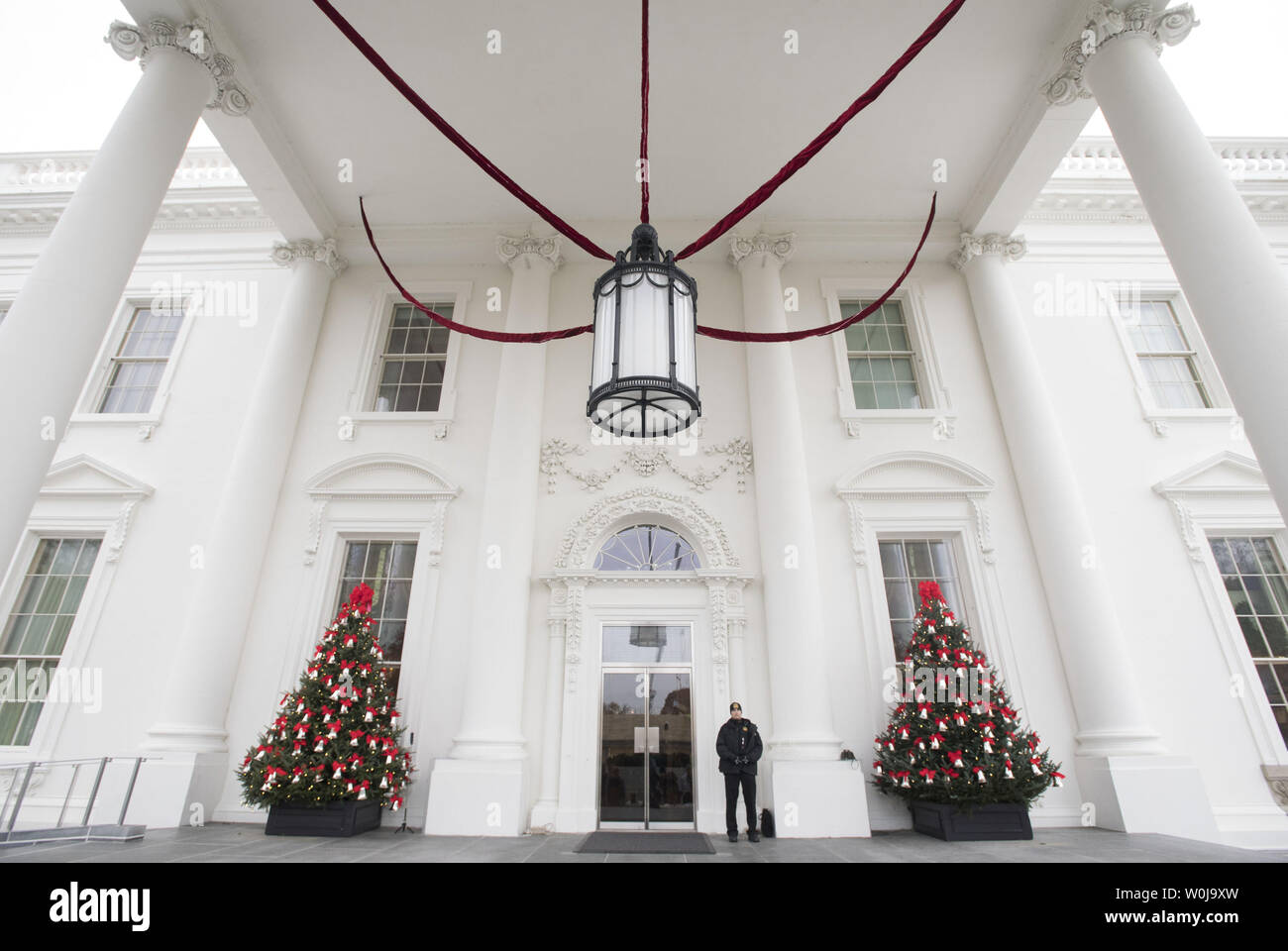 White house north portico hi-res stock photography and images - Alamy