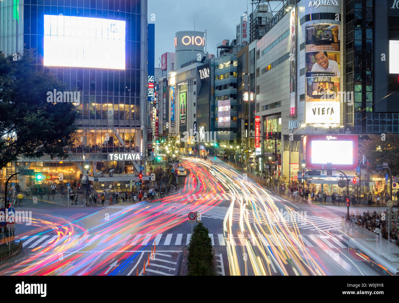 Tokyo, Japan - Nov 08 2017 : Rush hour crowded traffic jam of light ...