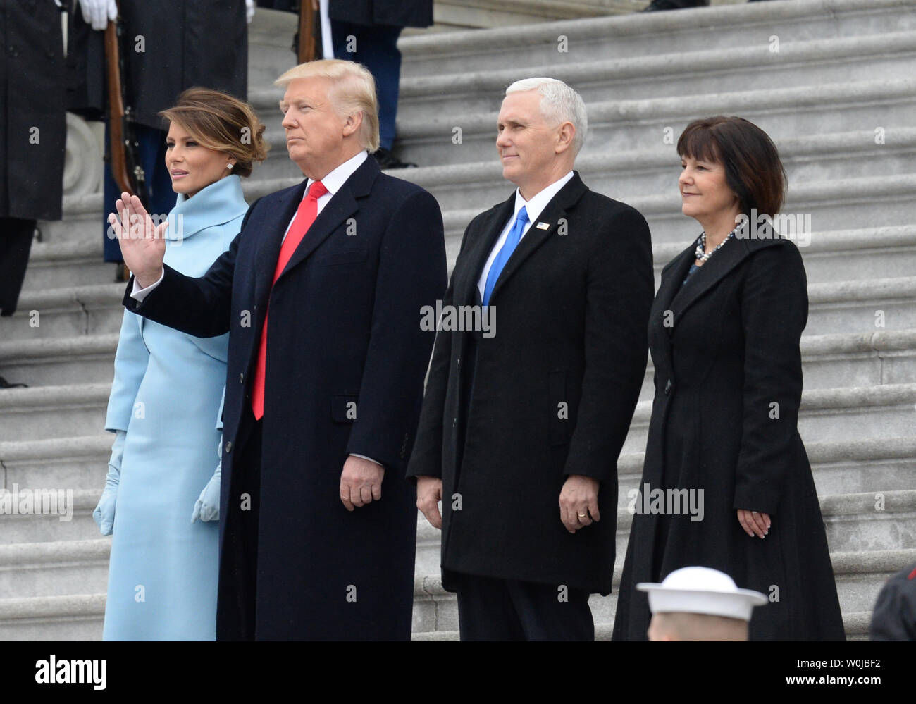 President Donald Trump waves goodbye to former President Barack Obama ...