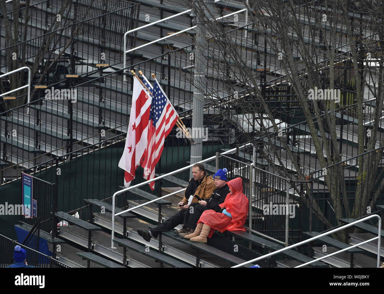 Sparse crowd hi-res stock photography and images - Alamy
