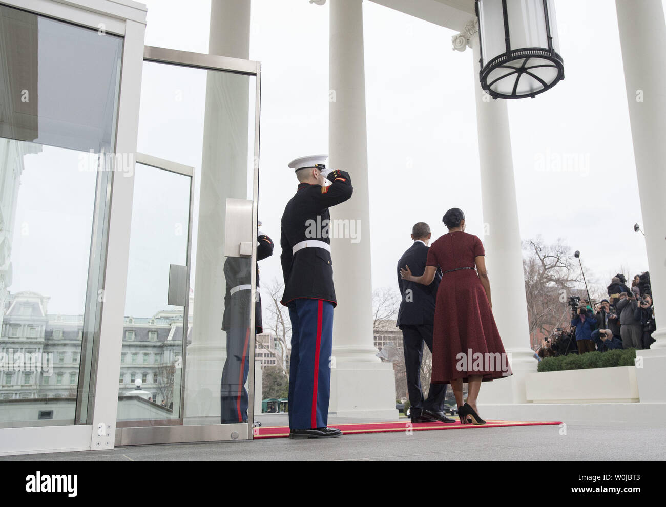 Presidential motorcade president obama first hi-res stock photography ...