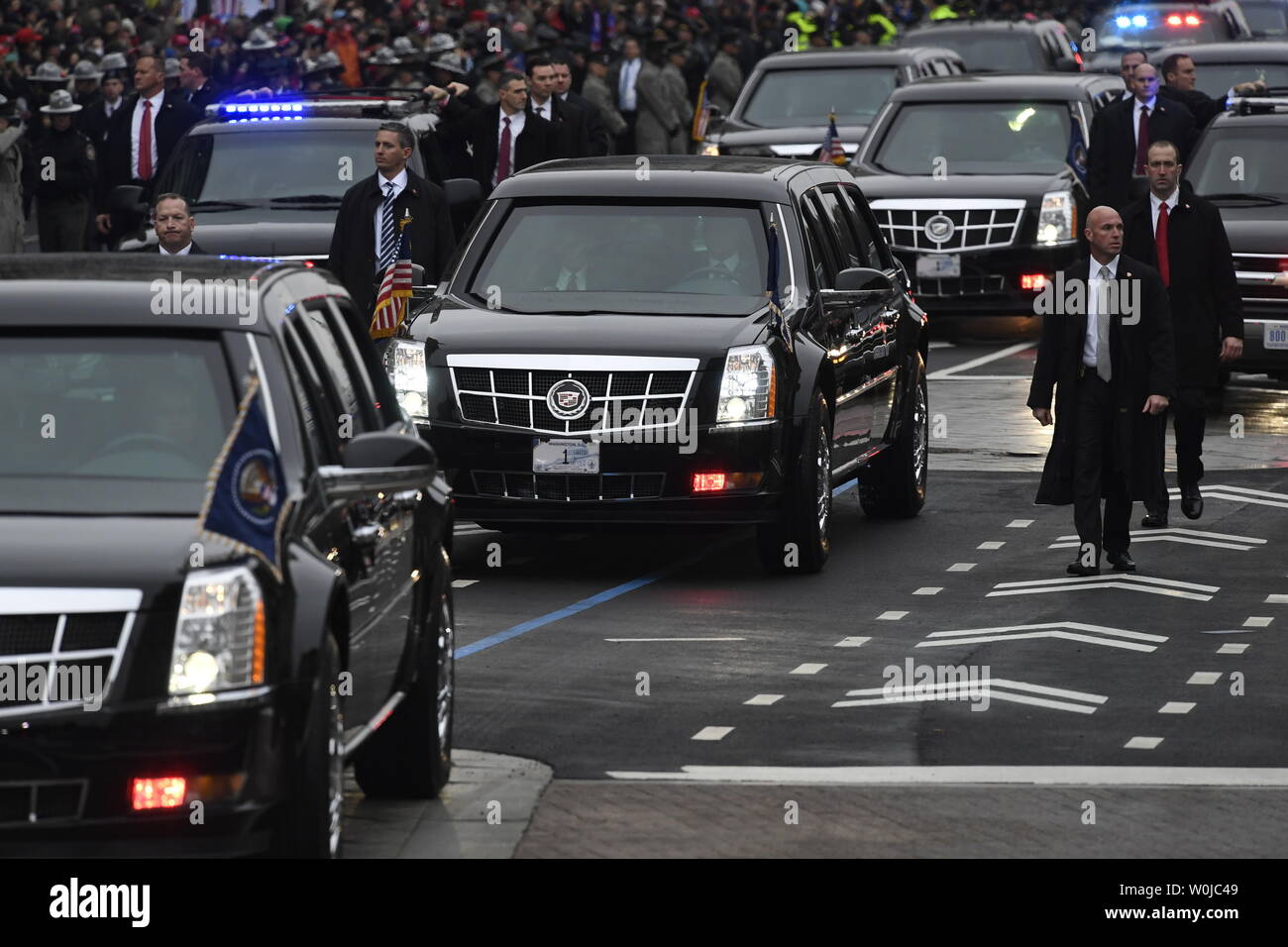 Donald Trump motorcade drives on inaugural parade route on January 20 ...