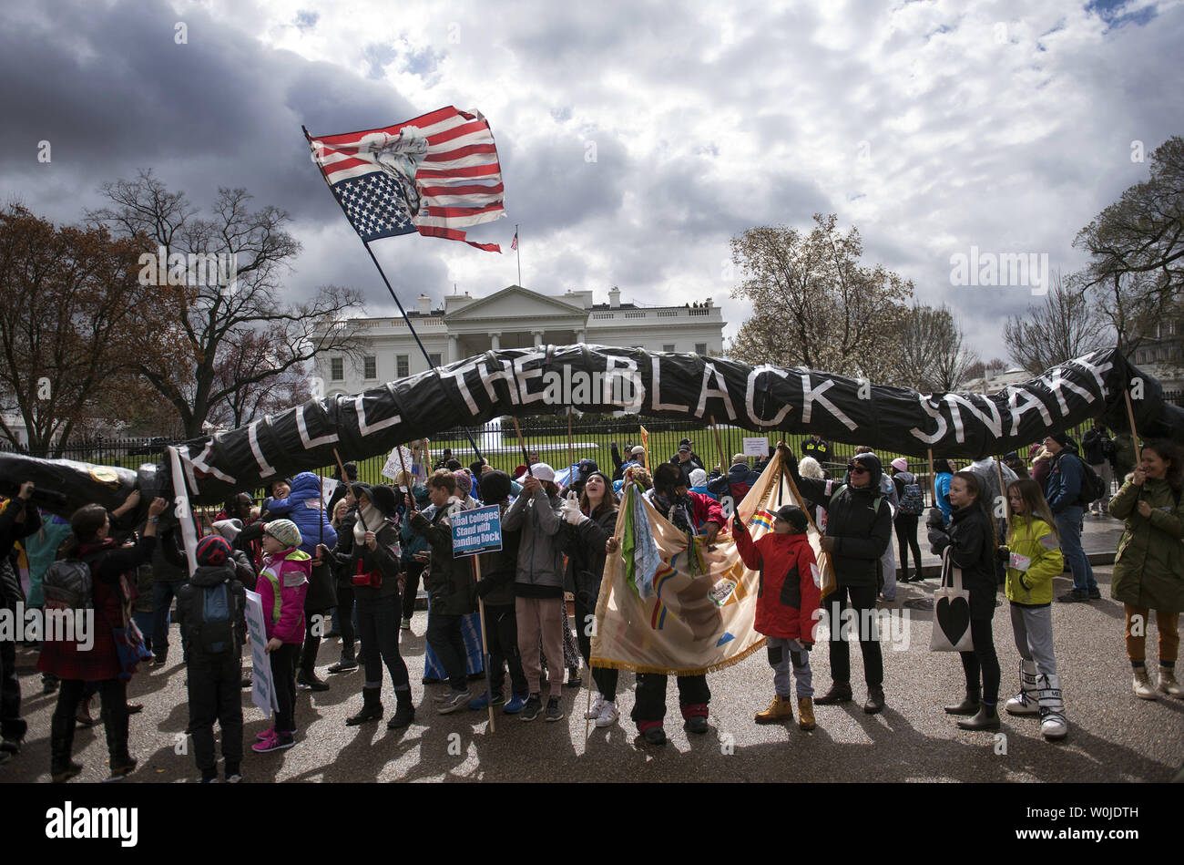 Standing rock dakota tribe hi-res stock photography and images - Alamy